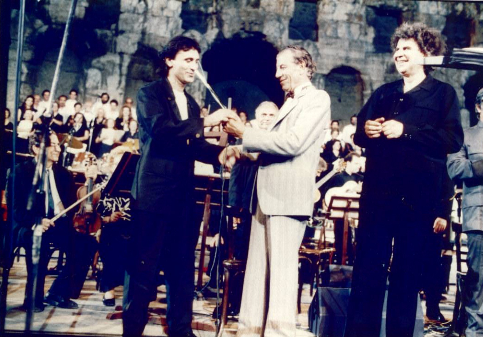 “Άξιον εστί” στο Ωδείο Ηρώδου του Αττικού - Γιώργος Νταλάρας